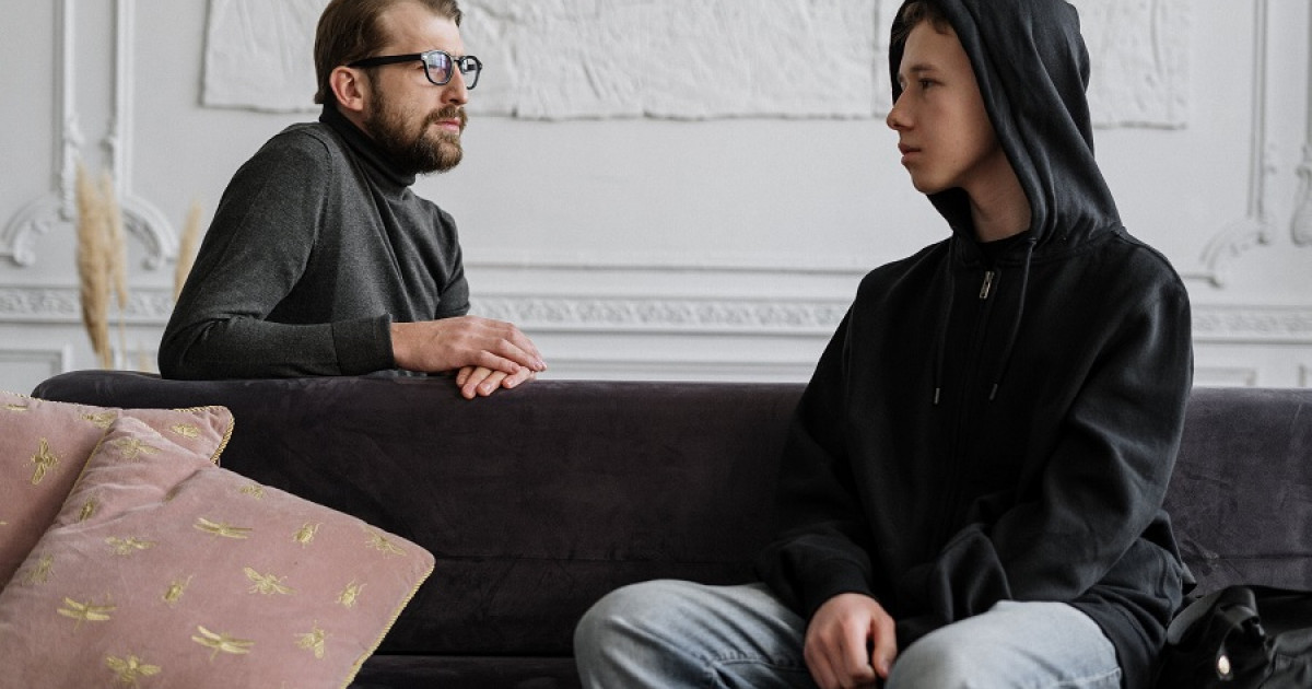 Qué hacer si tu hijo adolescente no quiere ir al instituto: 7 estrategias