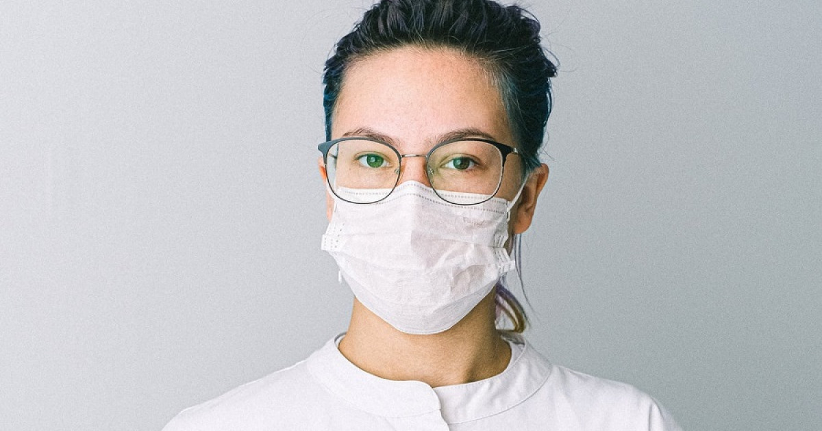 Síndrome de la bata blanca: síntomas, causas, y qué hacer ante él