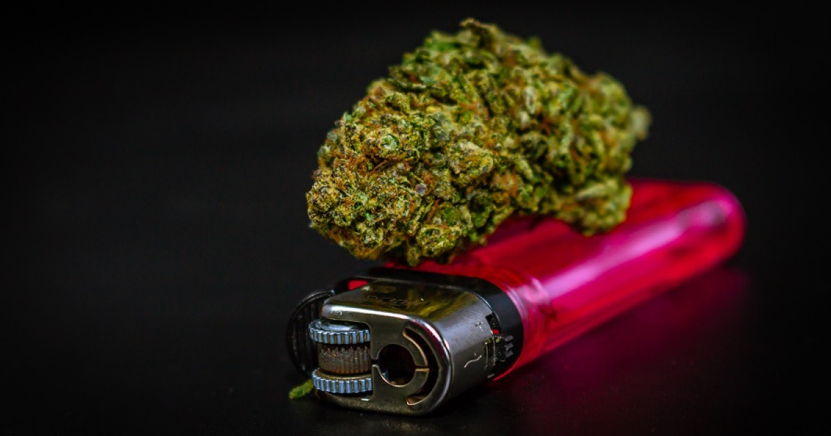 Cómo saber si una persona fuma porros: las 6 principales señales