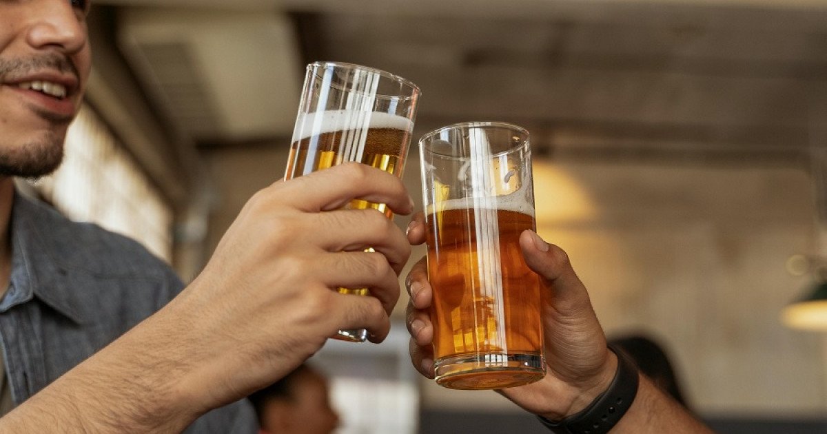 ¿Beber un poco de alcohol es suficiente para elevar el riesgo de demencia?