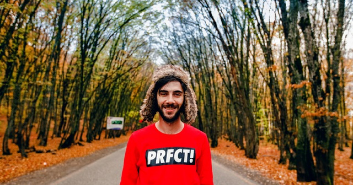 Las 6 claves psicológicas para caer bien a los demás