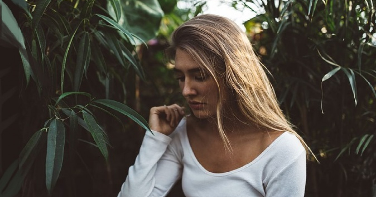 9 hábitos de las personas crónicamente infelices
