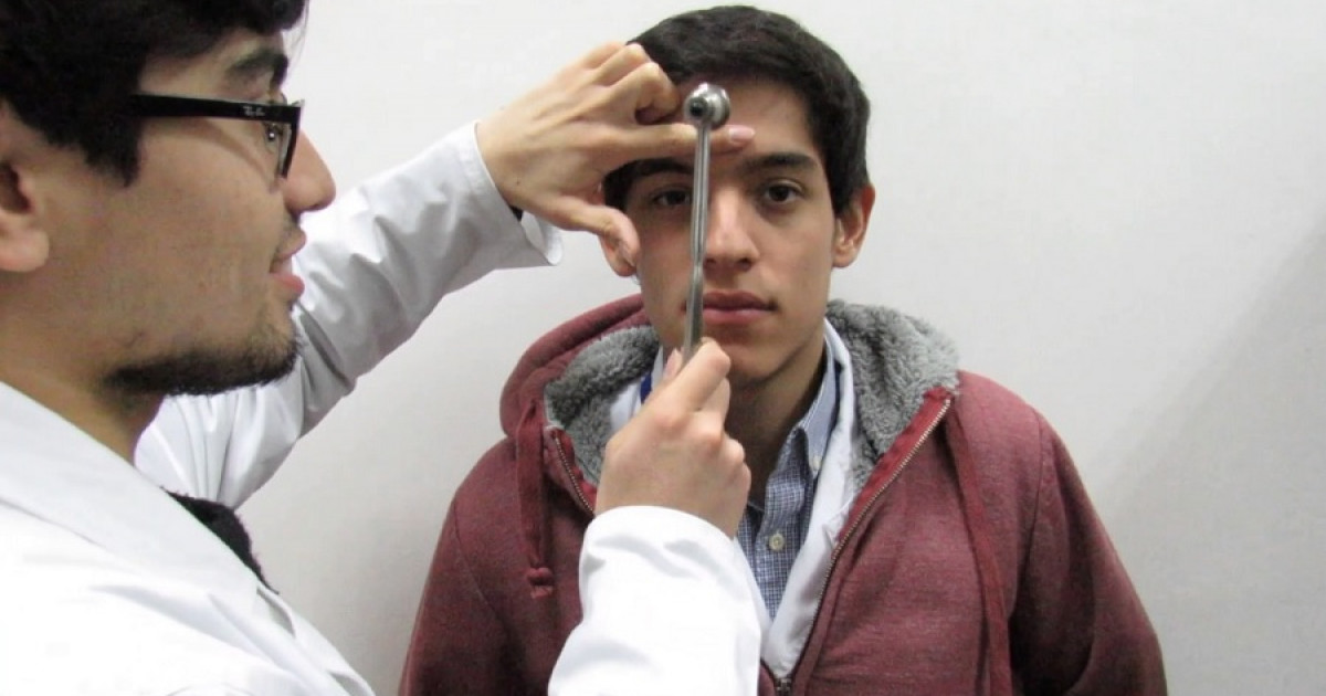 Reflejo glabelar: qué es y cómo se produce