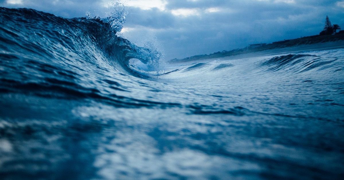 Cimofobia (miedo a las olas del mar): síntomas, causas y tratamiento