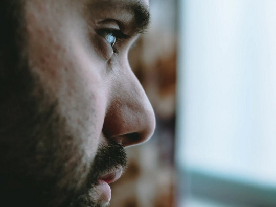Hipomanía: qué es, síntomas, y relación con la bipolaridad
