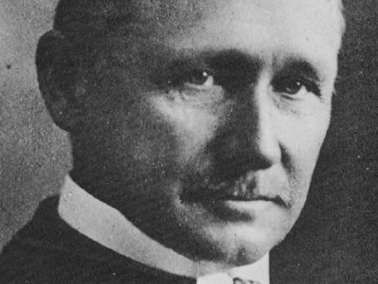 Ernest Dale: biografía de este experto en administración de empresas