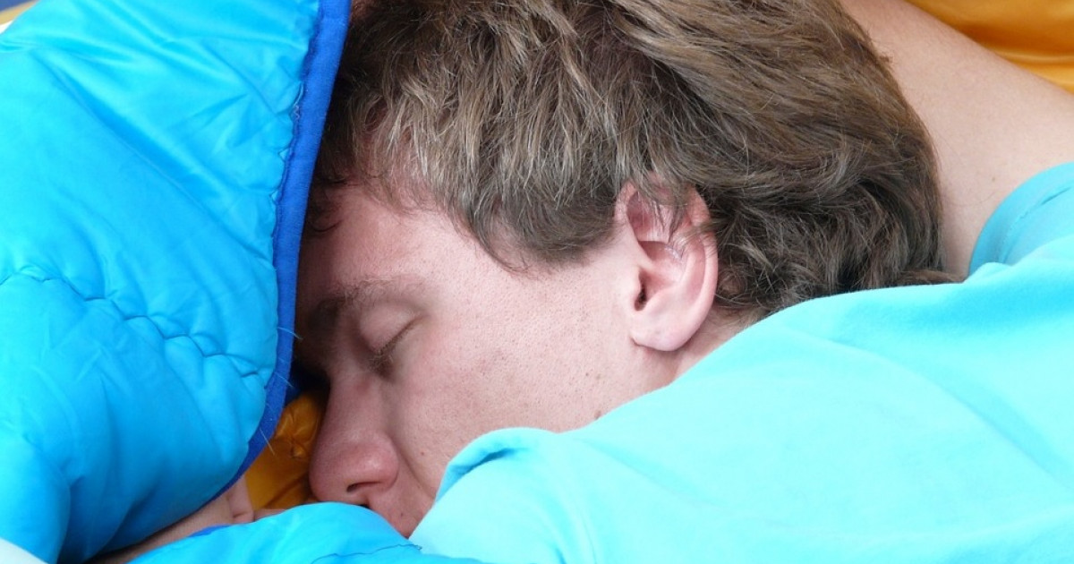 Somniloquia: síntomas y causas de esta parasomnia